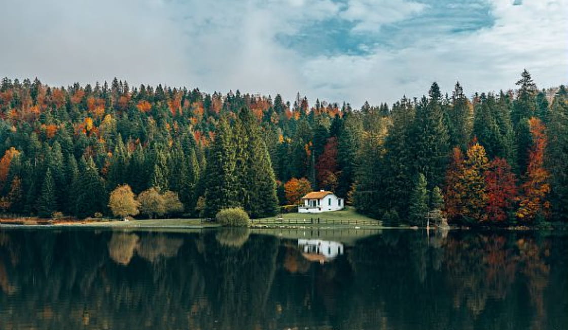 Découverte du lac de Genin dans le Haut-Bugey | Montagnes du Jura